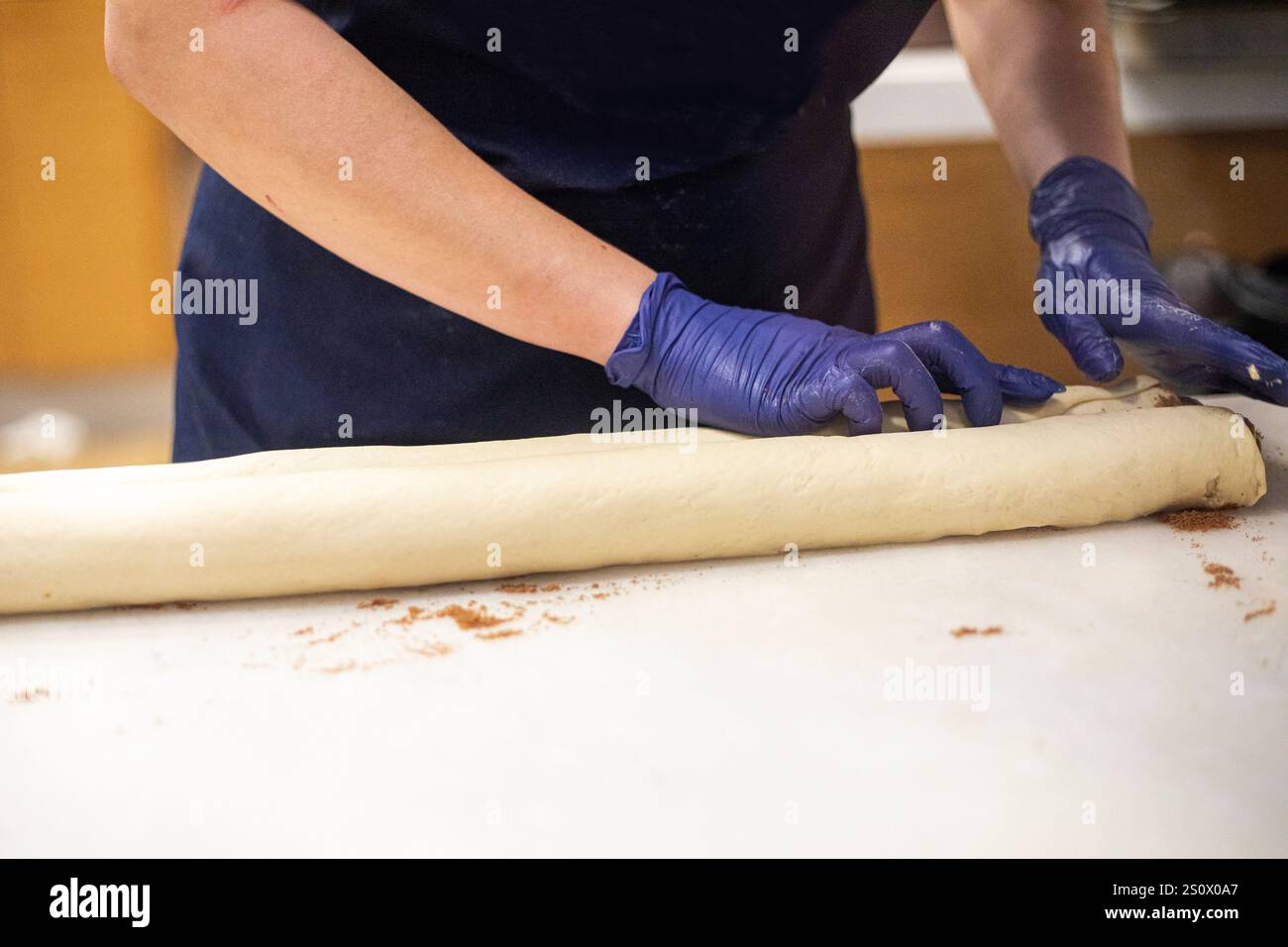 Cinnamon roll tutorial hi-res stock photography and images - Alamy