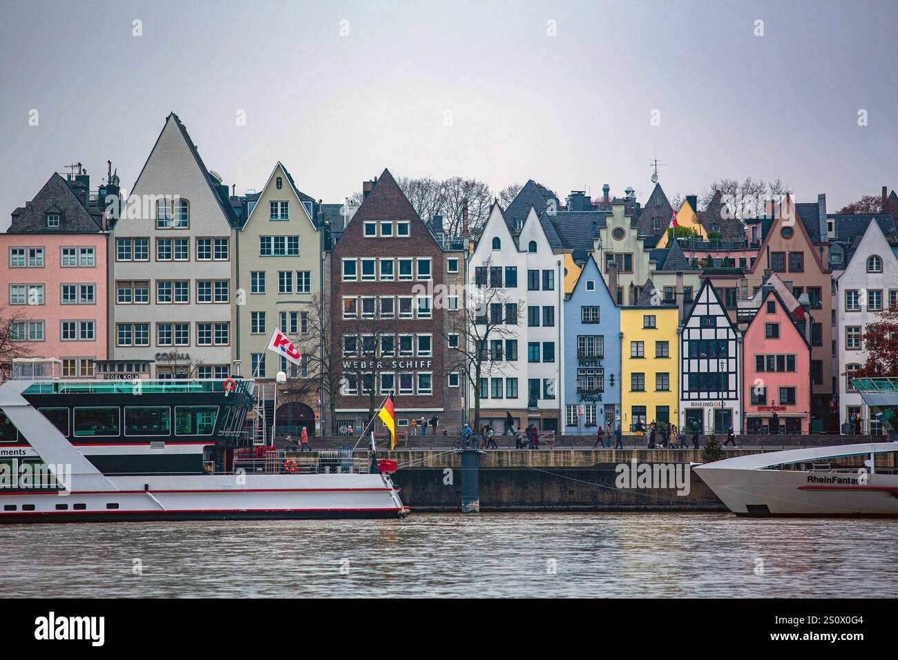 blick von Deutz über den Rhein in Richtung Kölner Altstadt. Altstadt ...