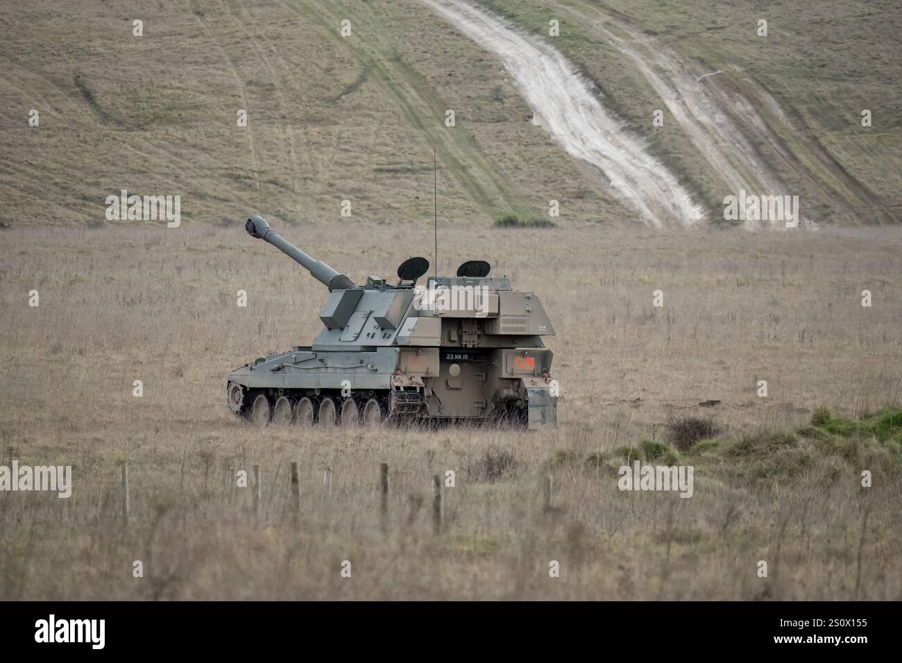 a British army AS90 (AS-90 Braveheart Gun Equipment 155mm L131 ...