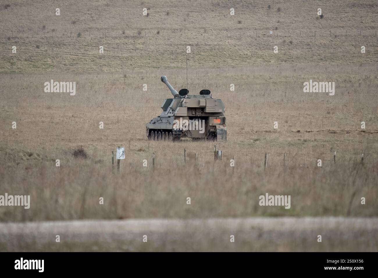 a British army AS90 (AS-90 Braveheart Gun Equipment 155mm L131 ...
