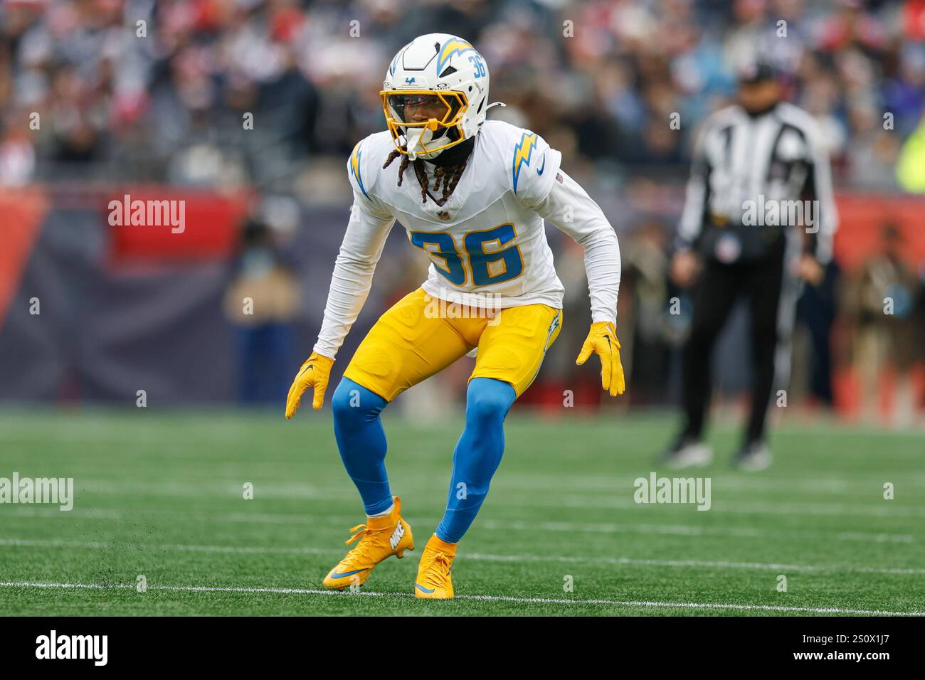 Los Angeles Chargers cornerback Ja'Sir Taylor (36) drops into coverage ...