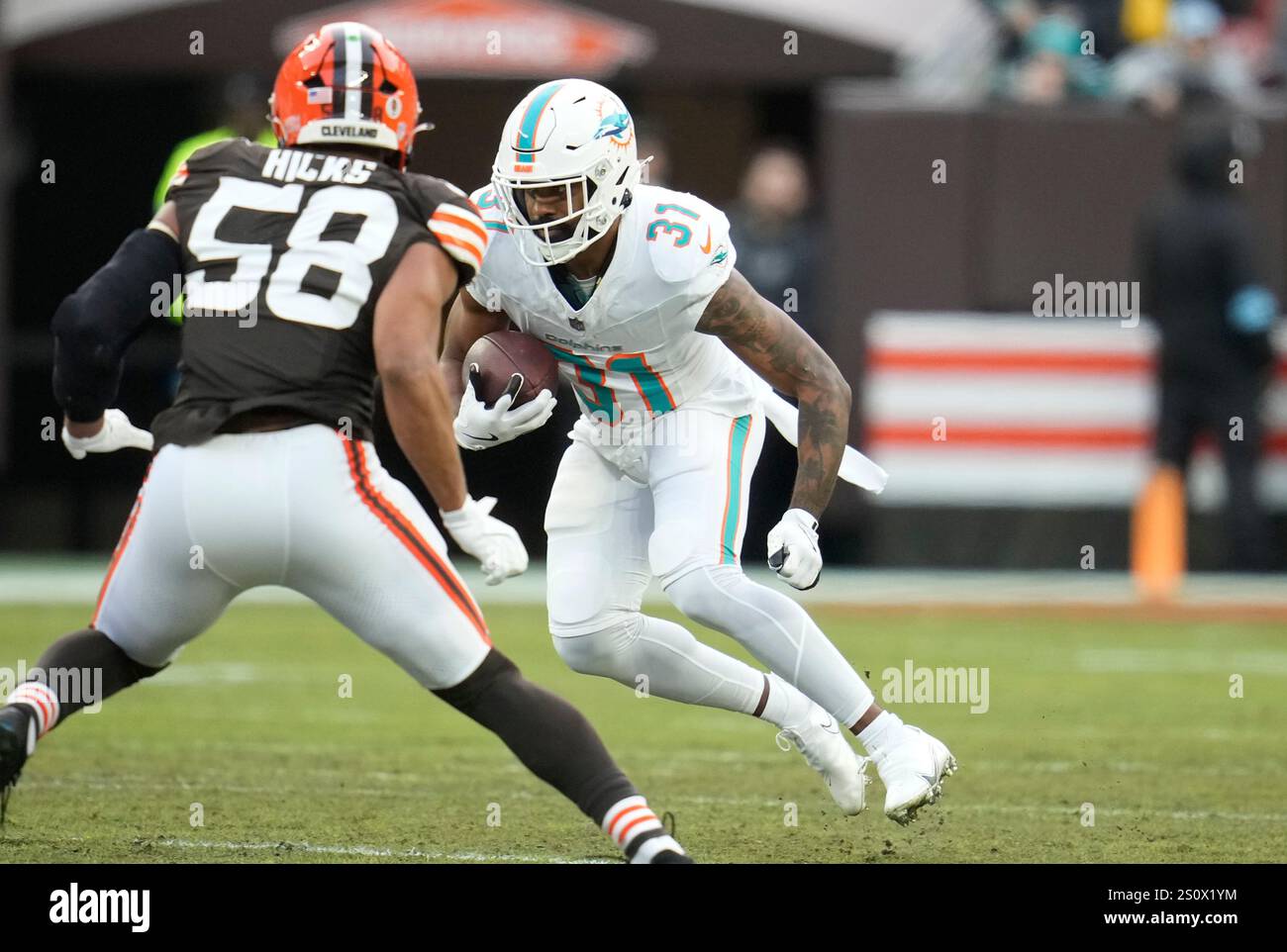 Miami Dolphins running back Raheem Mostert (31) runs with the football ...