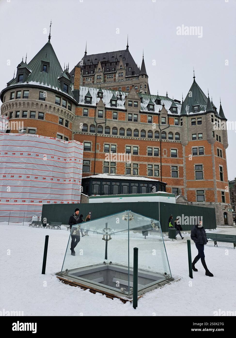 Iconic landmarks in quebec hi-res stock photography and images - Alamy