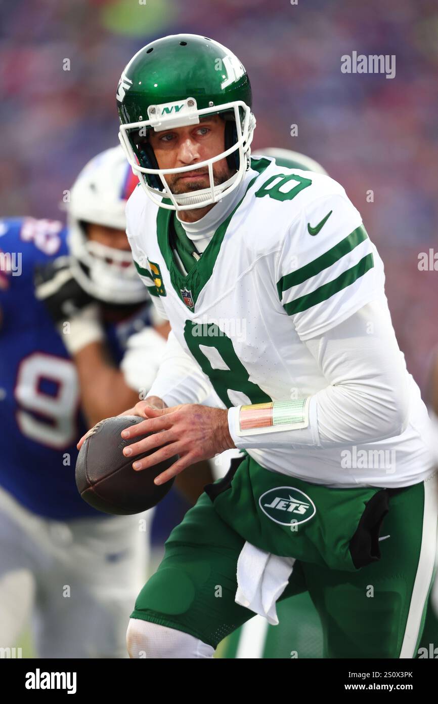 New York Jets quarterback Aaron Rodgers (8) looks to handoff the ball ...