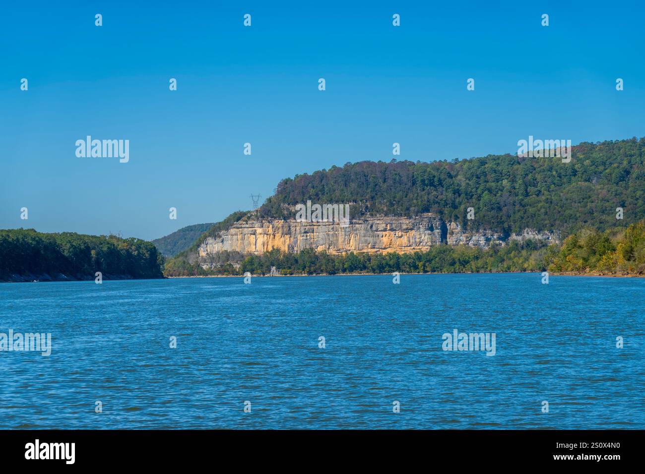 Painted Bluff, Tennessee River, Alabama. A rocky outcrop of limestone ...