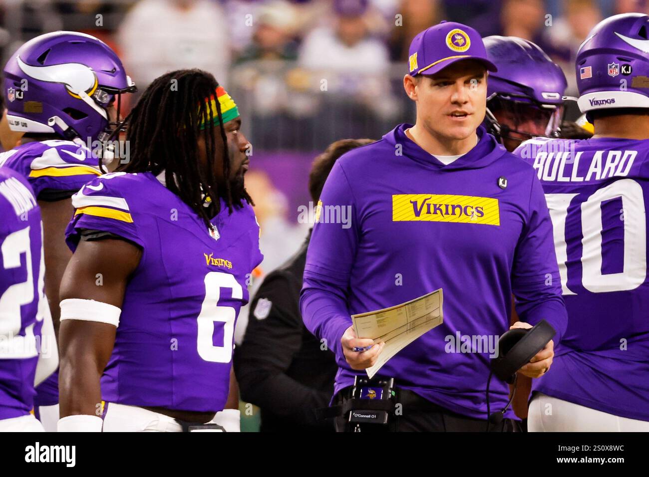 Minnesota Vikings head coach Kevin O'Connell talks to Brian Asamoah II ...