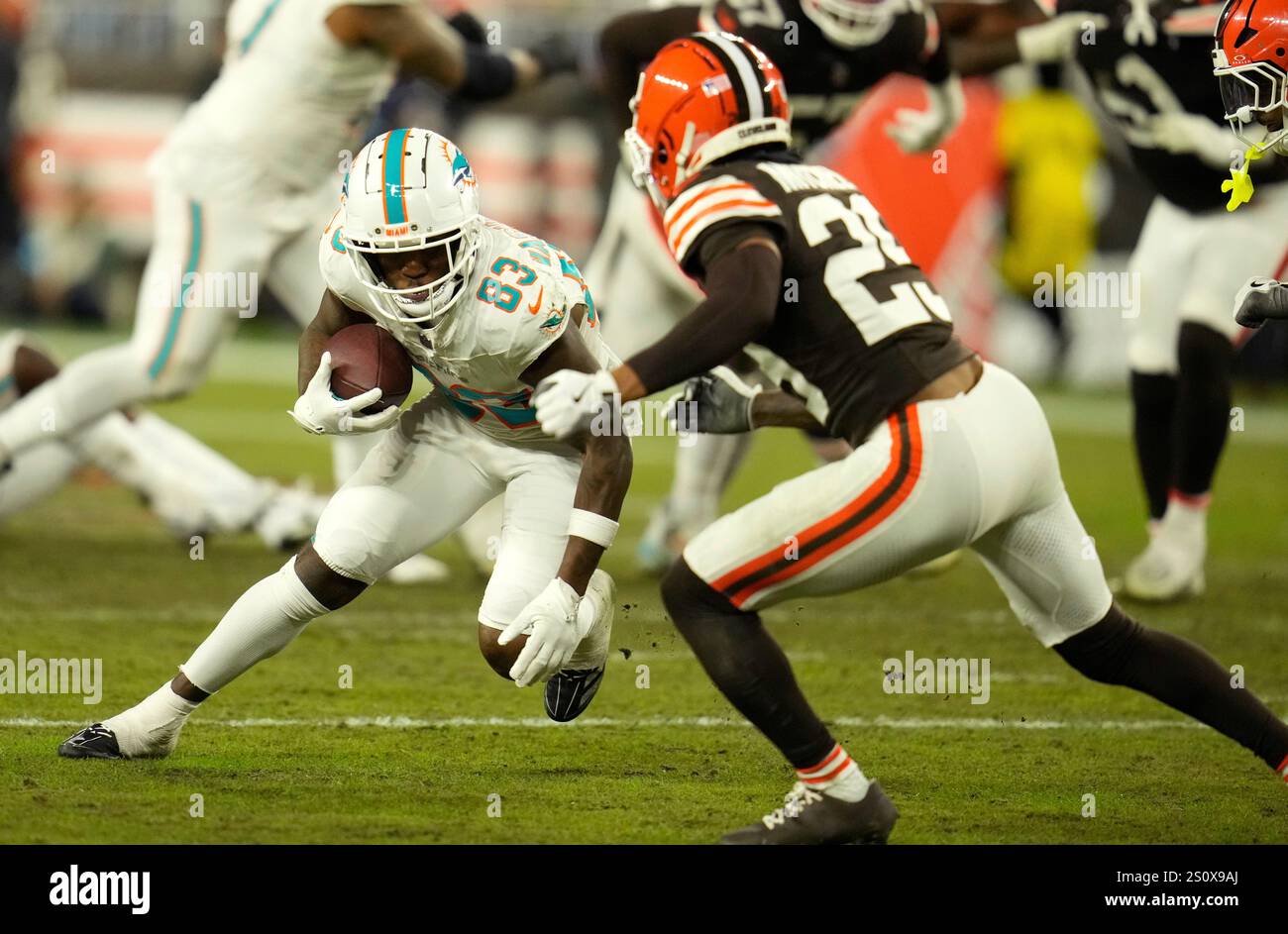 Miami Dolphins wide receiver Malik Washington (83) runs as Cleveland ...