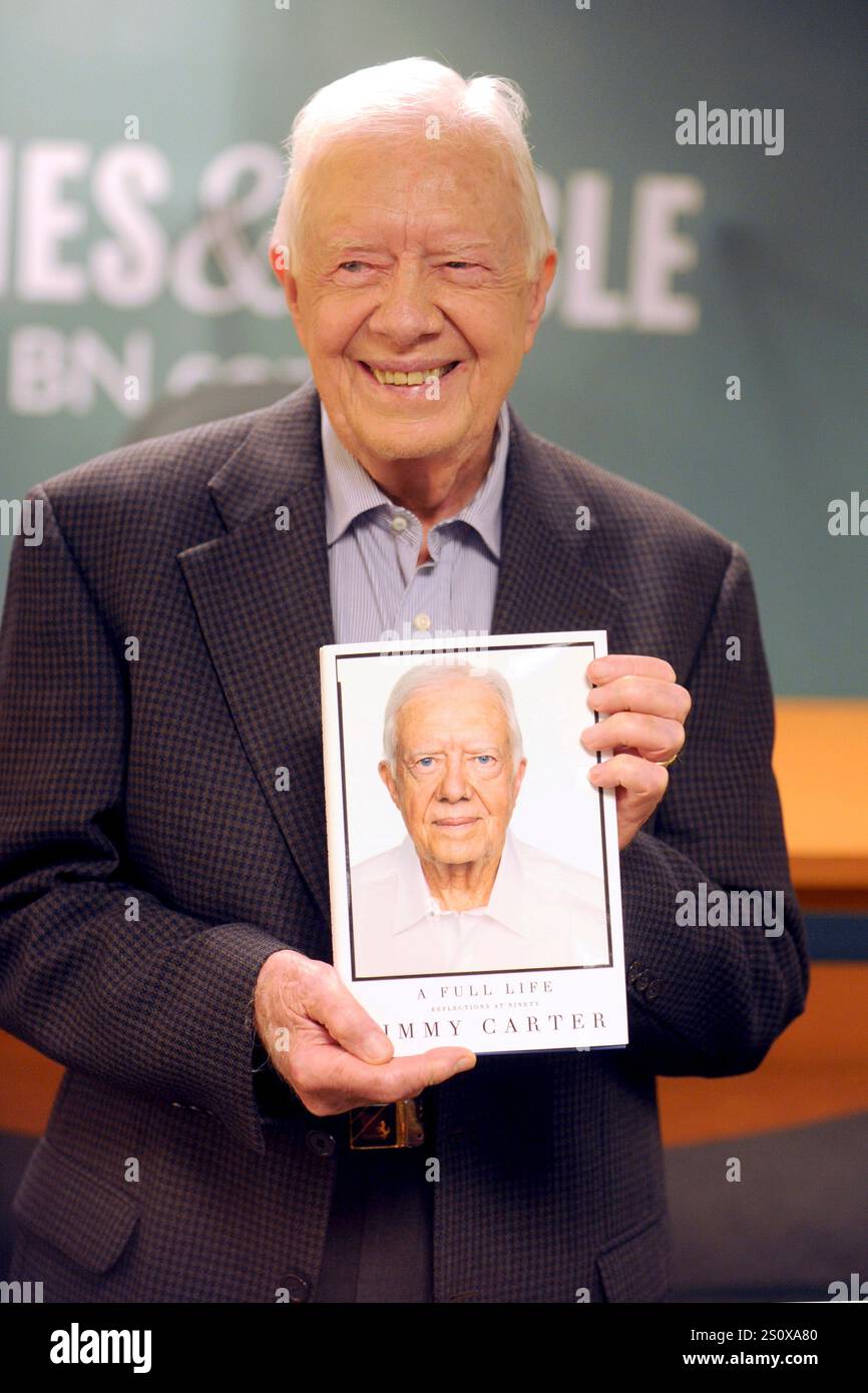 Former President Jimmy Carter signs A FULL LIFE at Barnes & Noble Fifth ...