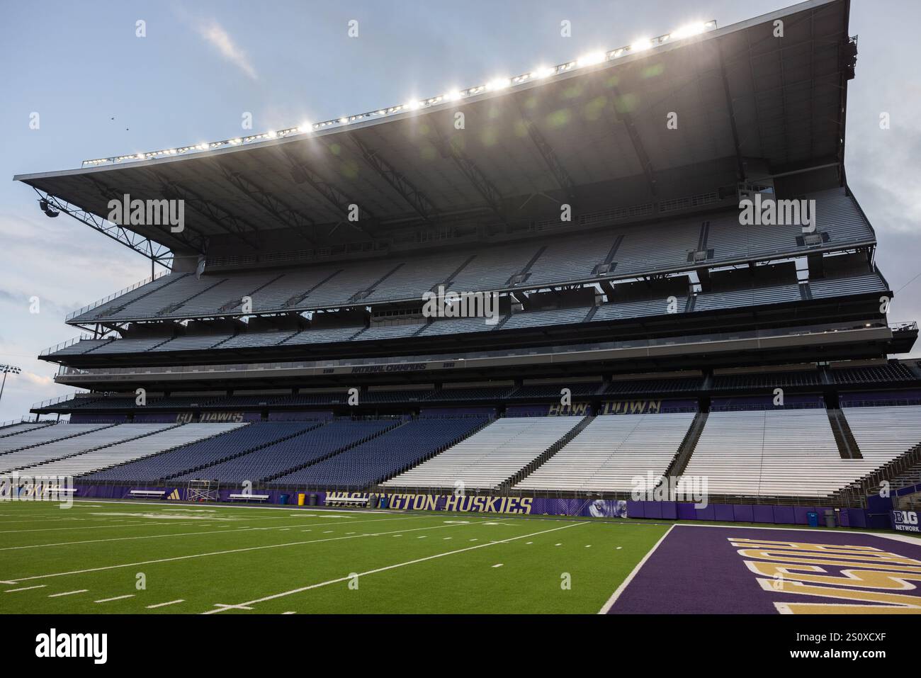 University of Washington Husky Stadium Stock Photo - Alamy