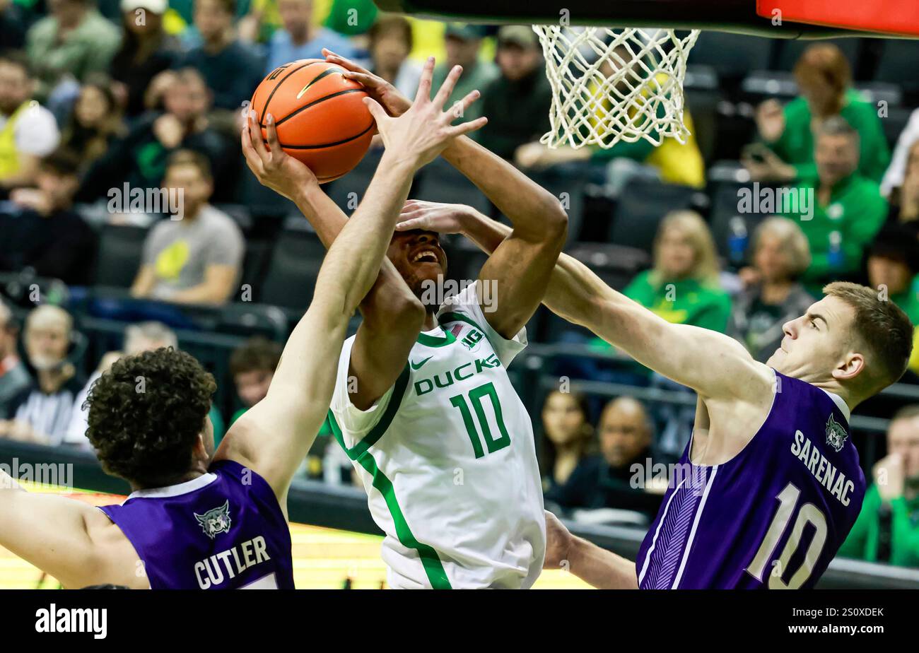 Oregon forward Kwame Evans Jr. (10) goes to the basket against Weber ...