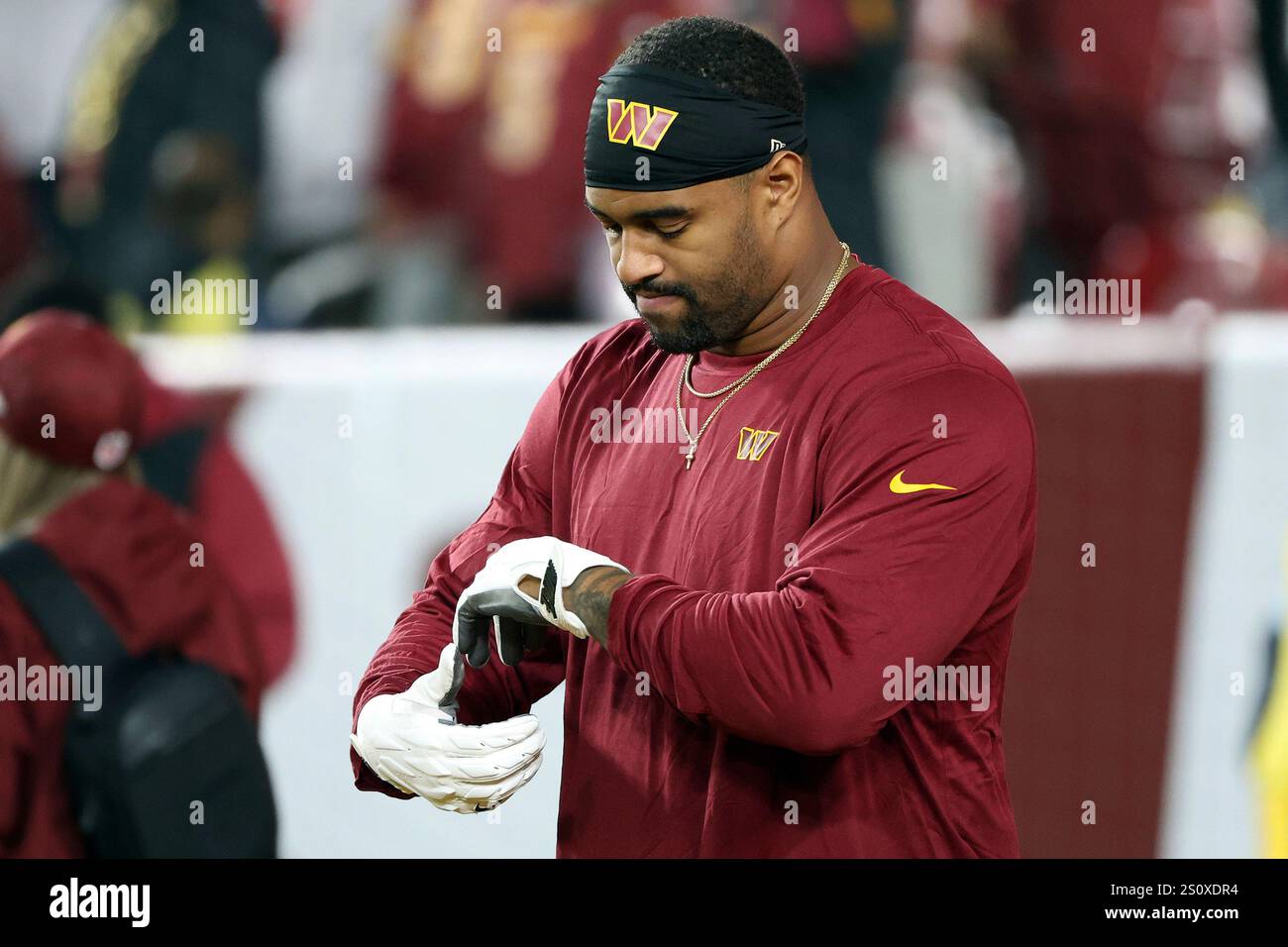 Washington Commanders defensive tackle Jonathan Allen (93) warms up ...