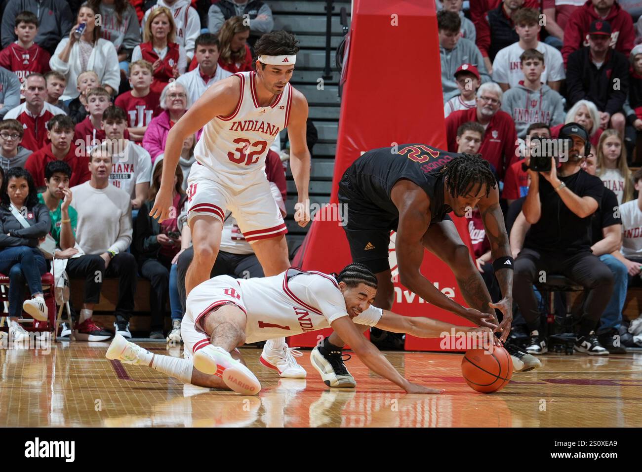 BLOOMINGTON, IN - DECEMBER 29: Indiana Hoosiers guard Myles Rice (1 ...