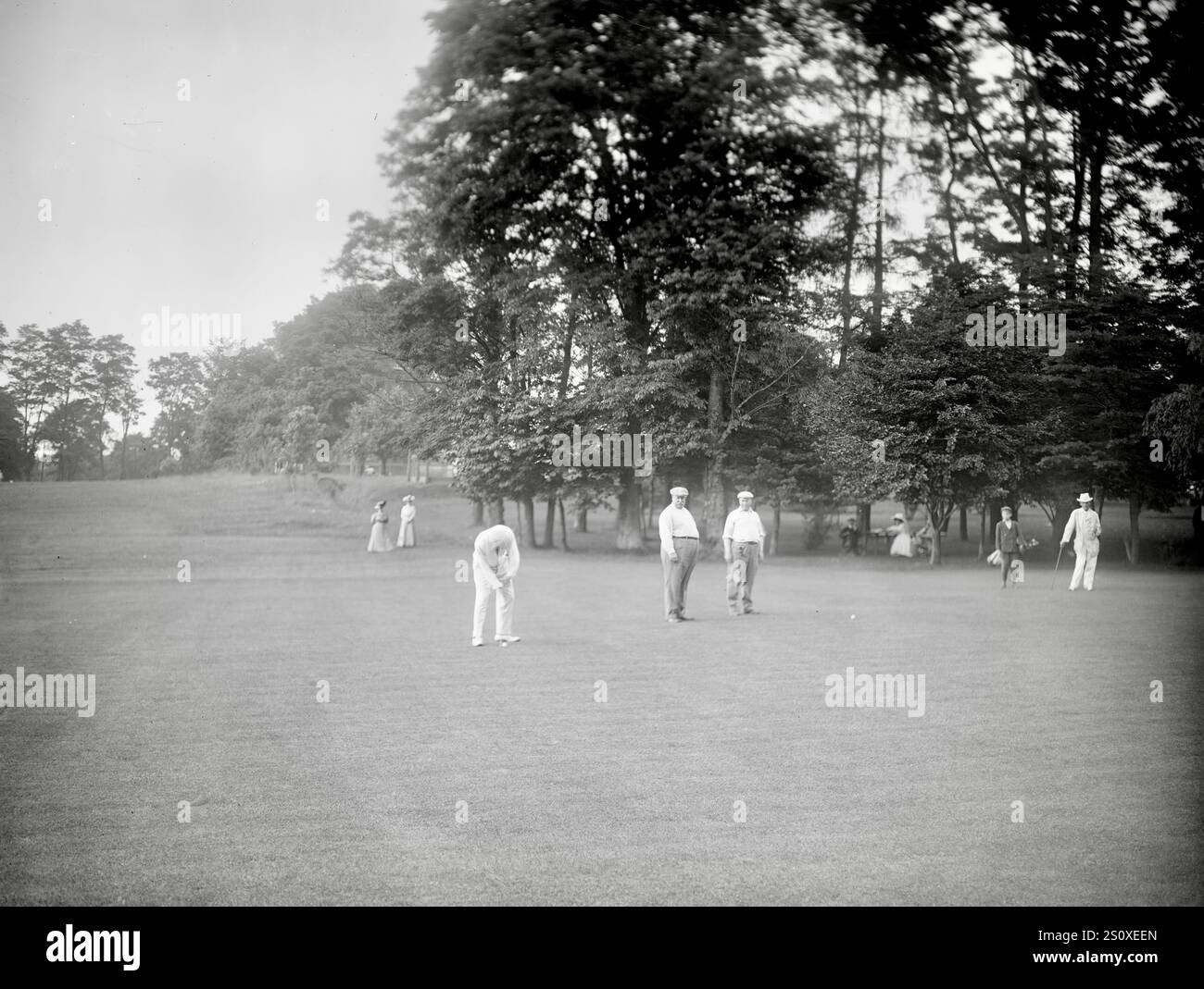 Allan Lard, amateur golfer, putting while playing golf at the Chevy ...