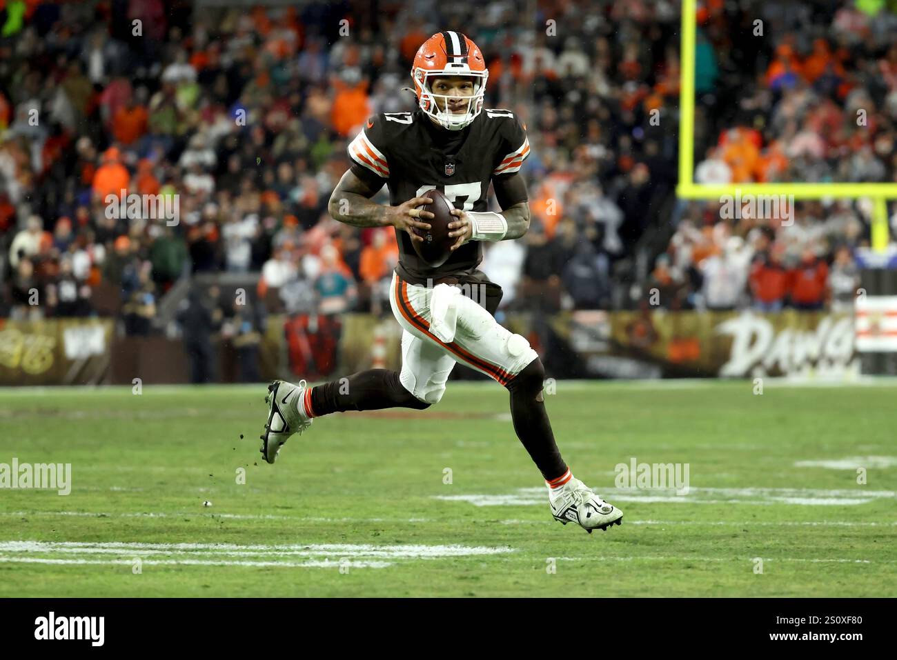 Cleveland Browns quarterback Dorian Thompson-Robinson (17) looks to ...