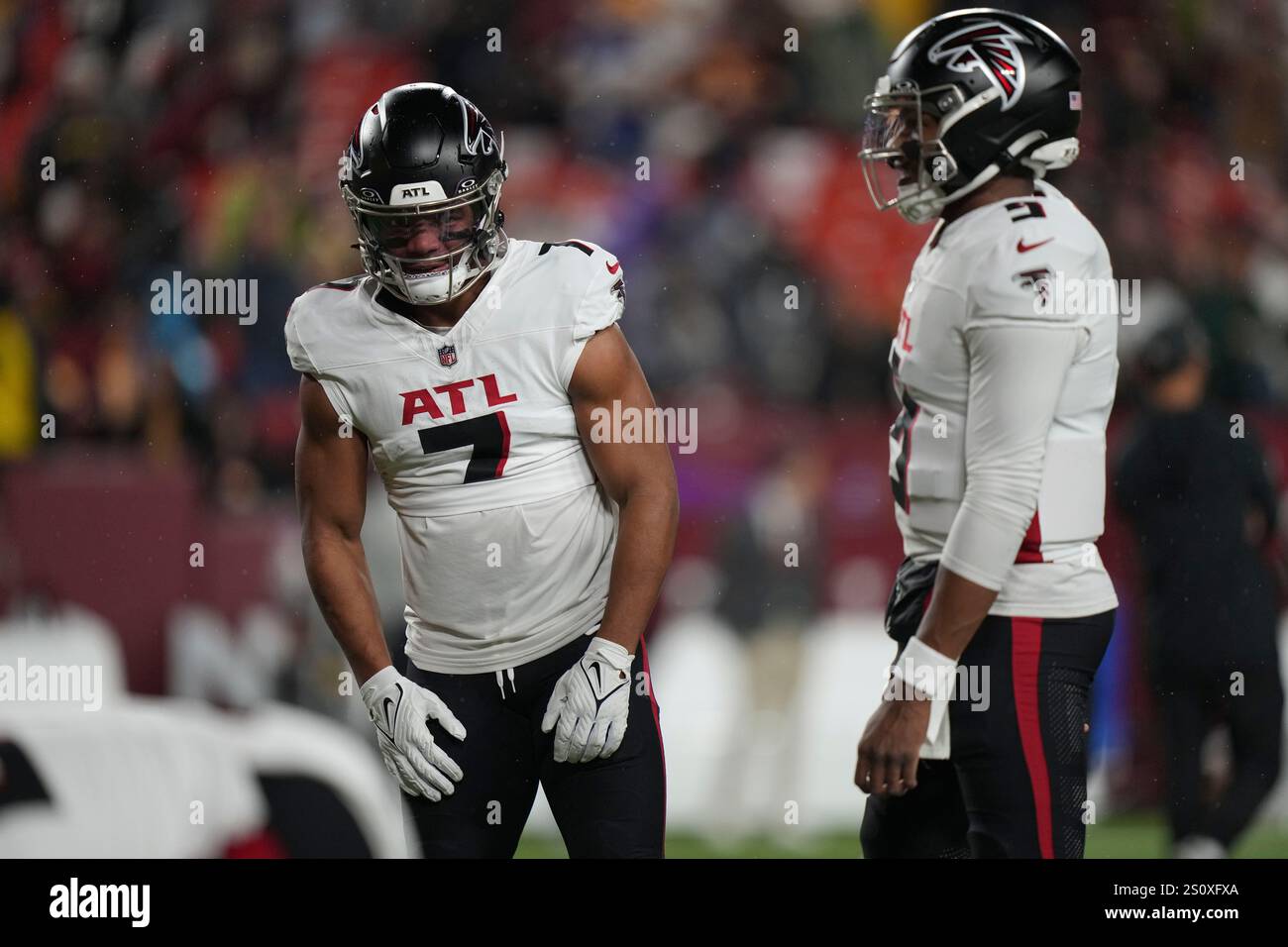 Atlanta Falcons running back Bijan Robinson (7) warms up before an NFL ...