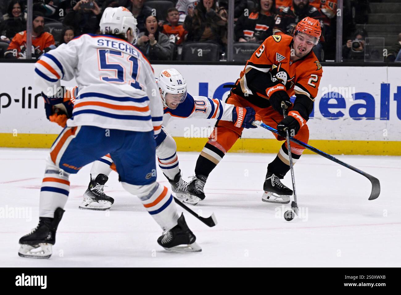 Anaheim Ducks center Mason McTavish (23) centers a pass against ...