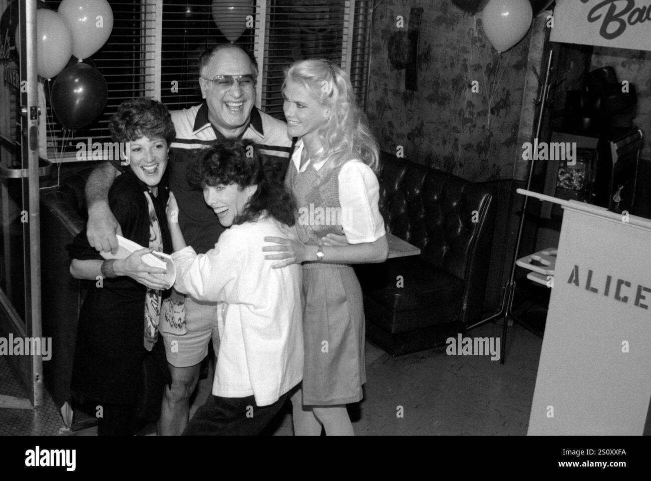 **FILE PHOTO** Linda Lavin Has Passed Away. Linda Lavin, Vic Tayback ...