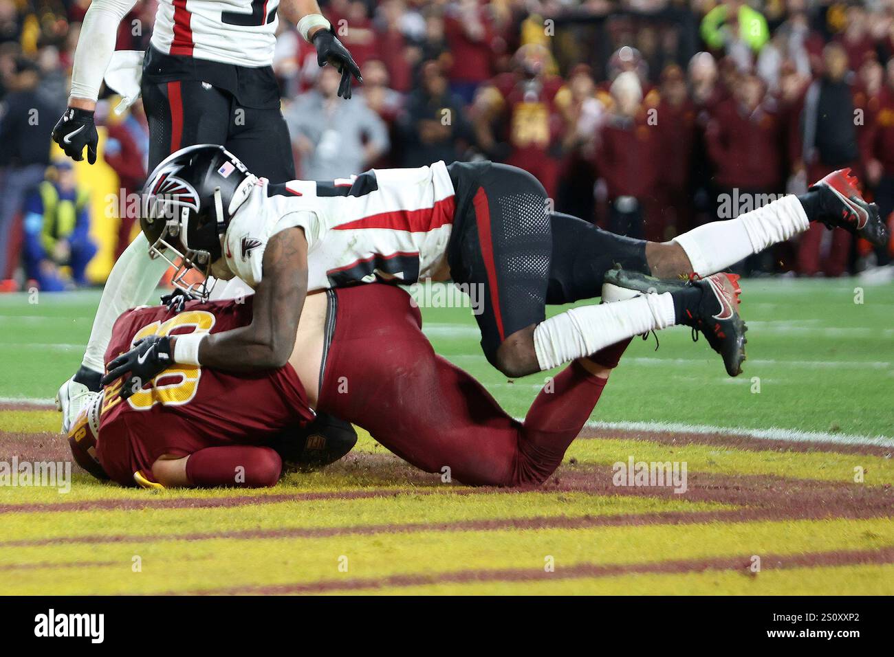 Washington Commanders tight end Zach Ertz (86) catches the game-winning ...