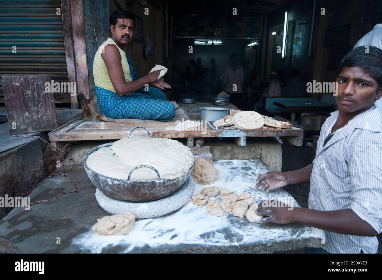 A small Roti and Nan bread bakery in Lucknow, India Stock Photo - Alamy