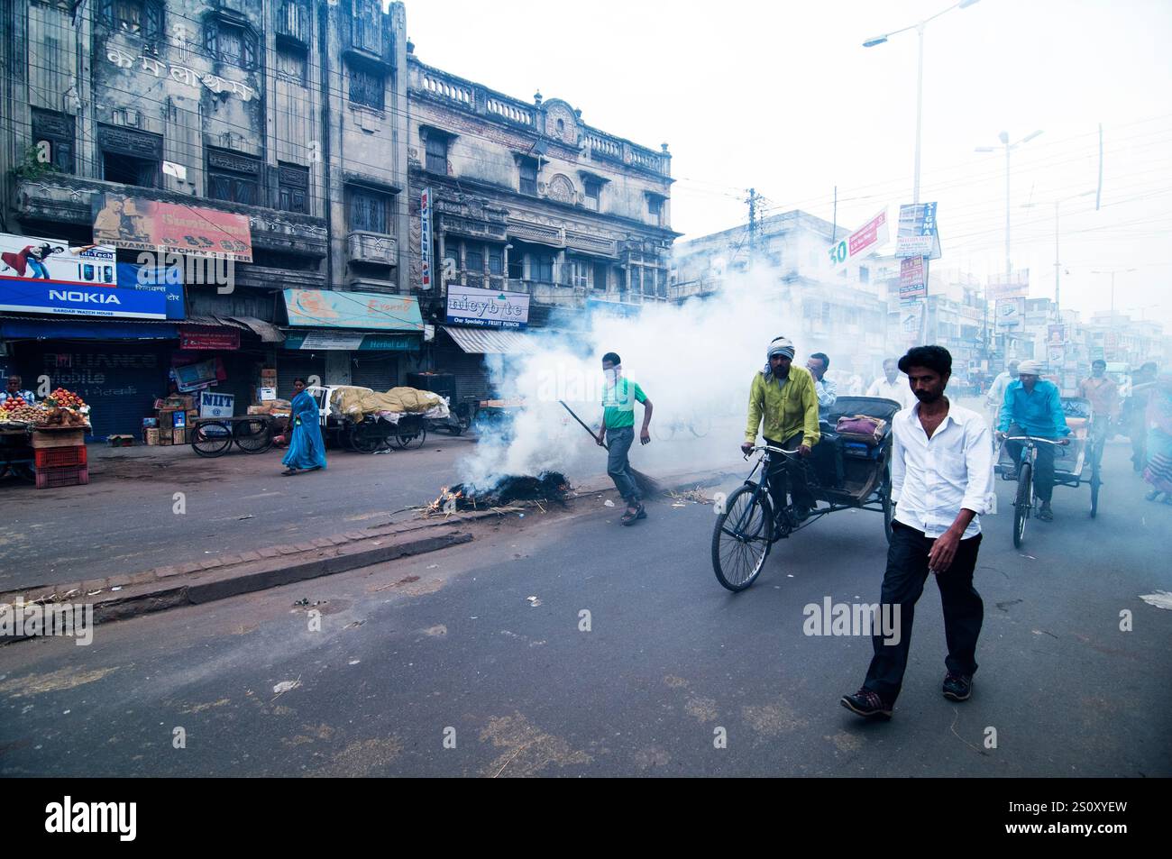 Burning rubish hi-res stock photography and images - Alamy