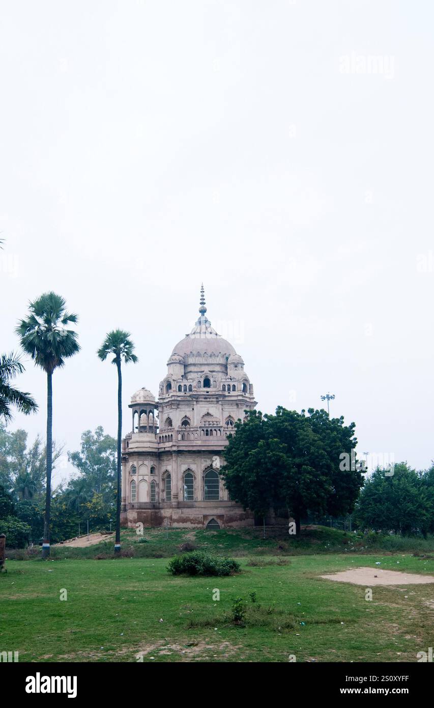 Tomb of Saadat Ali Khan II in Lucknow, India Stock Photo - Alamy