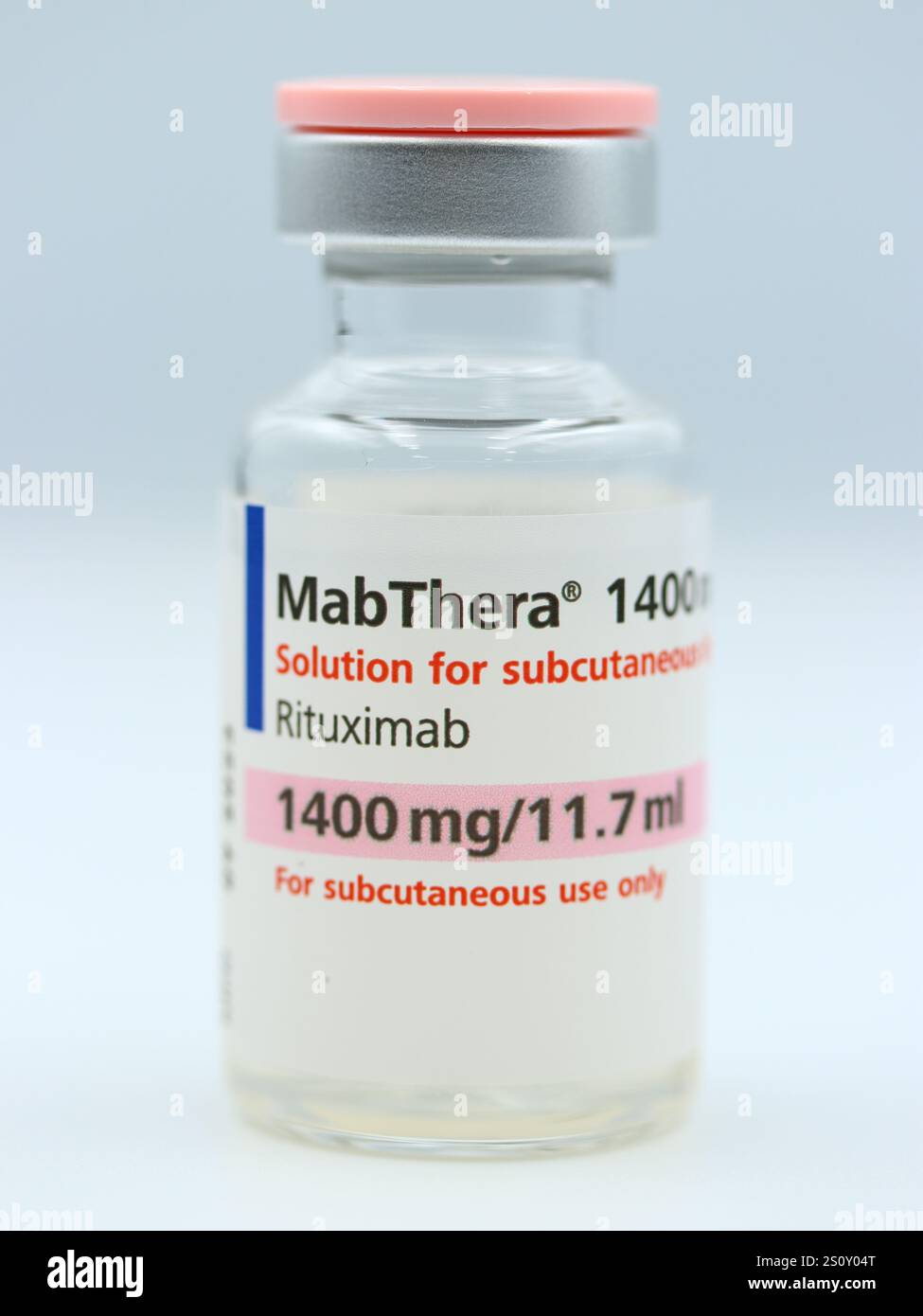 Mabthera 1400 mg subcutaneous injection hi-res stock photography and ...