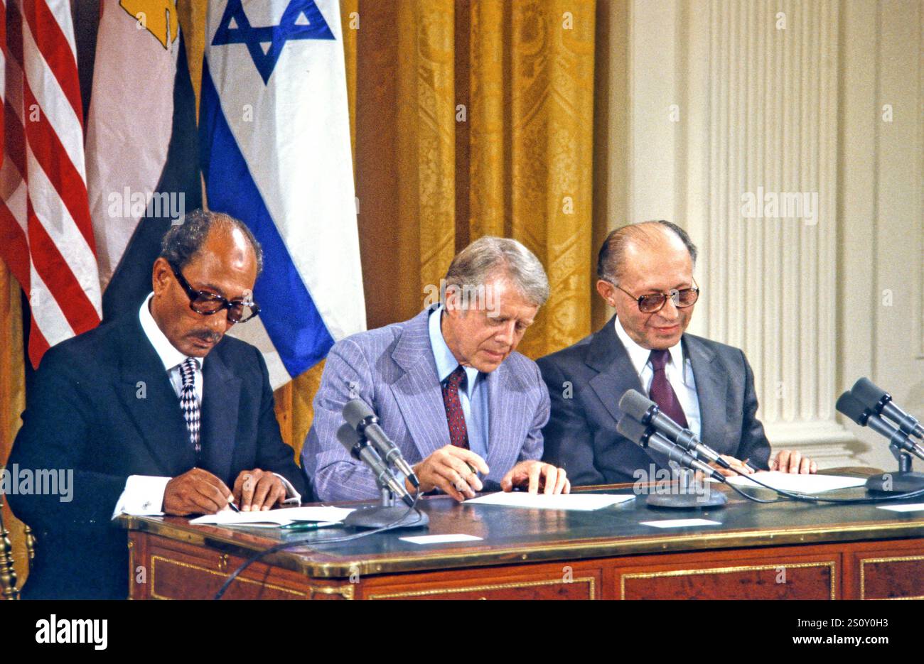 President Anwar al-Sadat of Egypt, left, United States President Jimmy ...