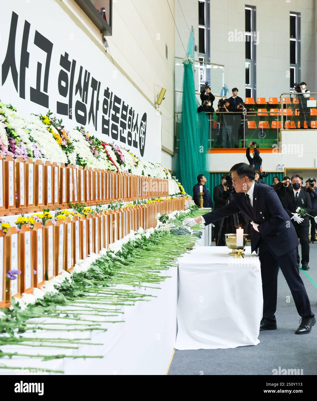 30th Dec, 2024. Memorial altar Acting President Choi Sang-mok lays flowers at a memorial altar ...