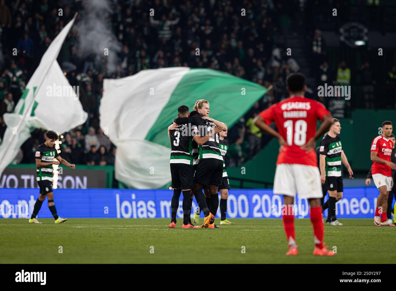 Lisbon, Portugal. 29th Dec, 2024. Sporting CP team celebrates wining ...