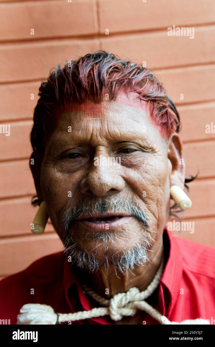 Portrait of an indigenous Brazilian man Stock Photo - Alamy