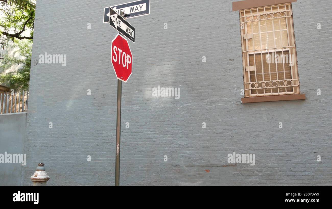 New York City oneway crossroad, Minetta street intersection one way ...