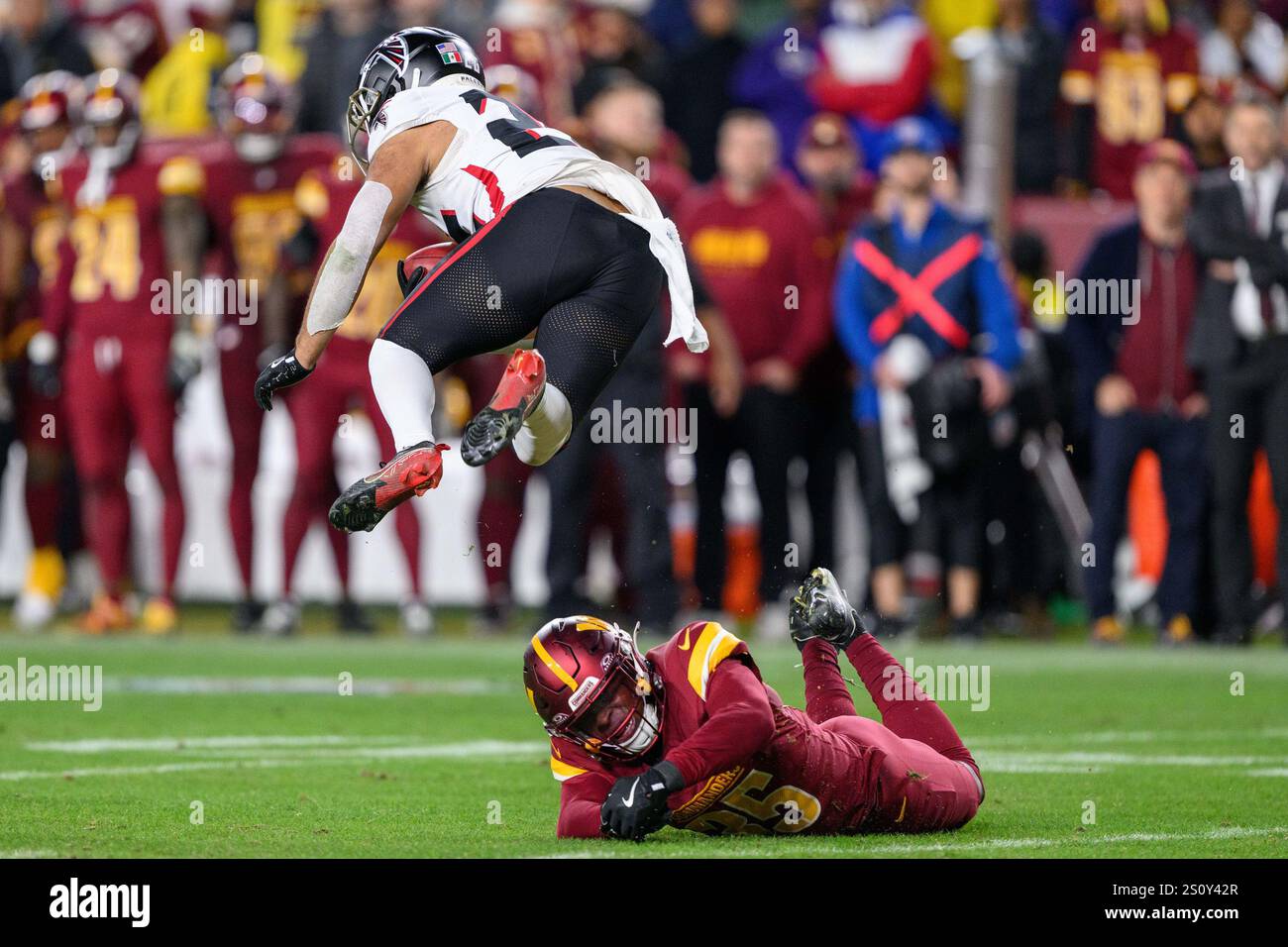 Landover, MD, USA. 29th Dec, 2024. Atlanta Falcons running back Avery ...