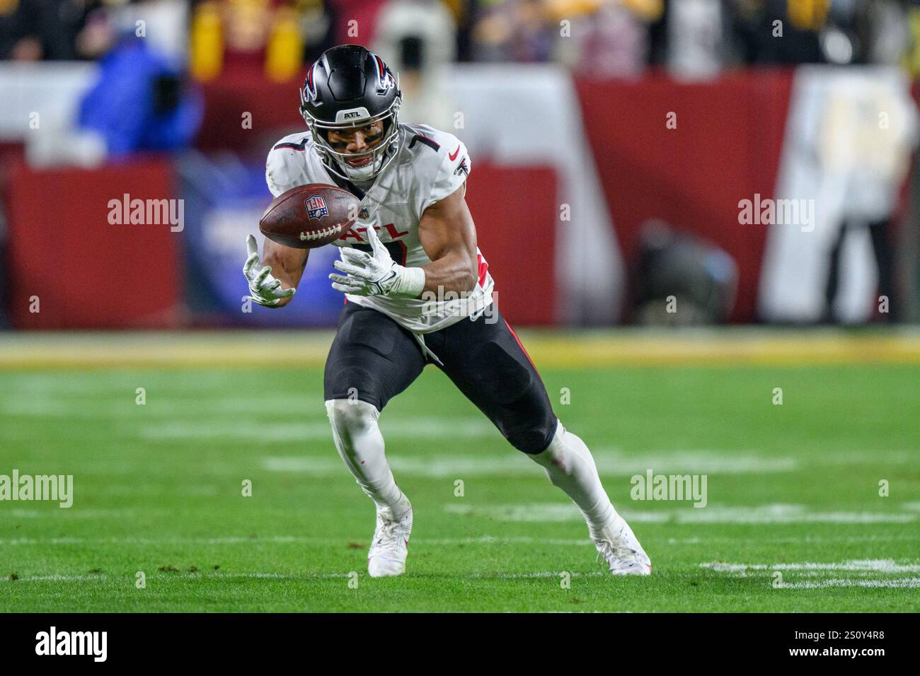 Landover, MD, USA. 29th Dec, 2024. Atlanta Falcons running back Bijan ...
