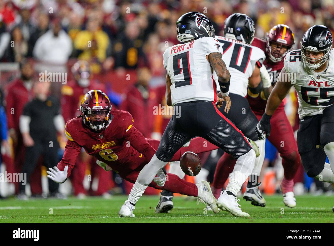 Landover, MD, USA. 29th Dec, 2024. Washington Commanders linebacker ...