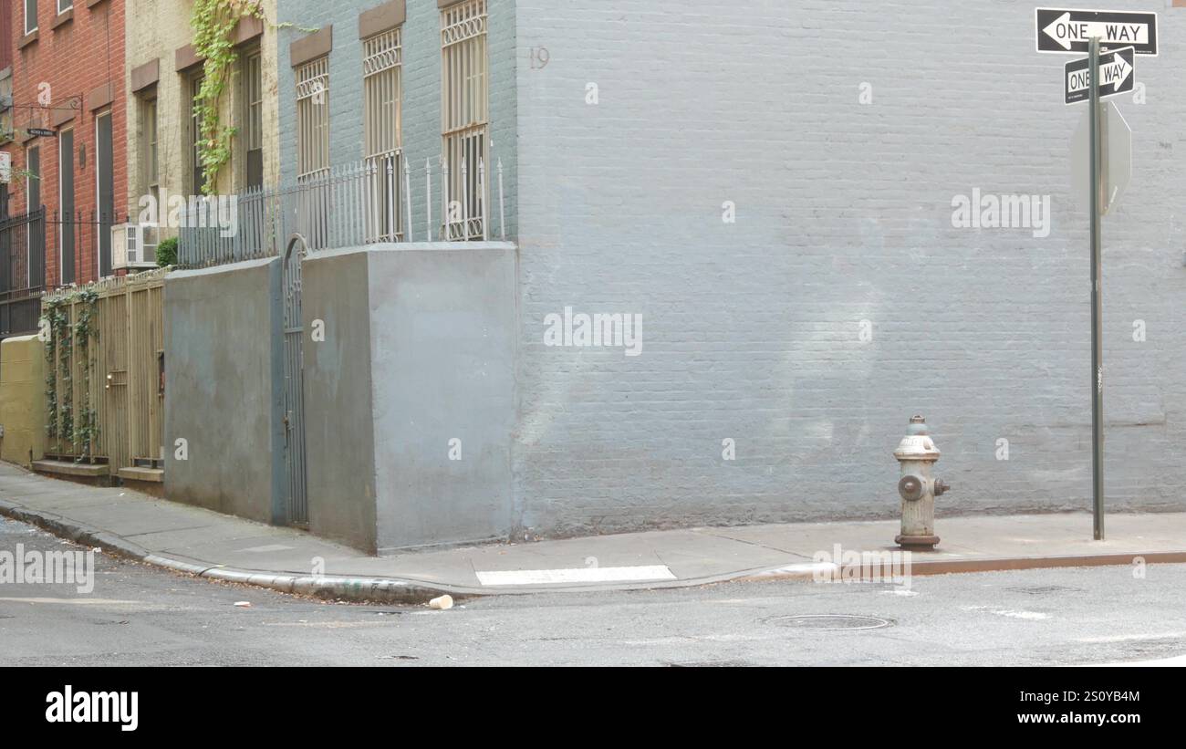 New York City oneway crossroad, Minetta street intersection one way ...