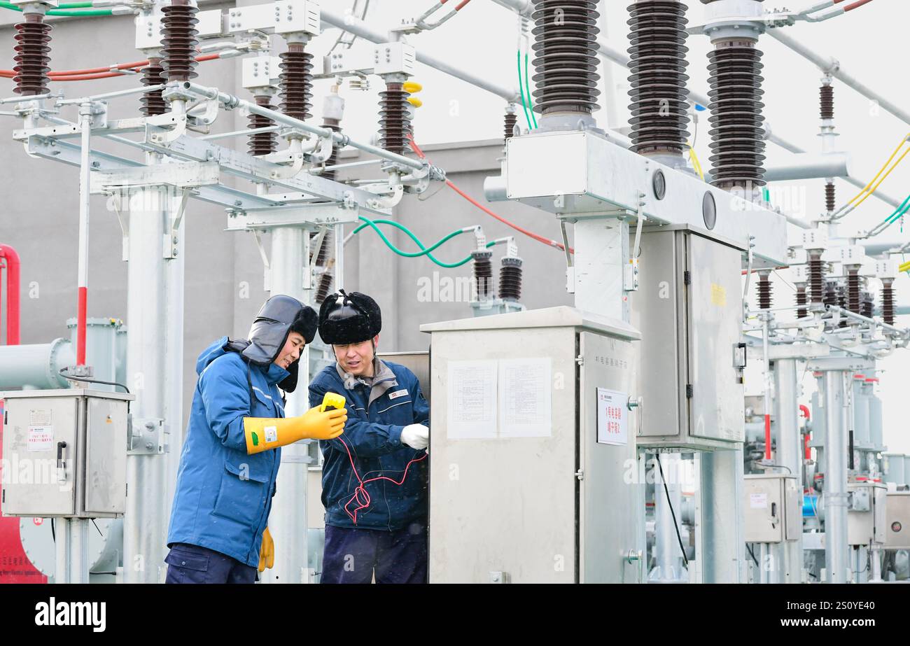 Operation and maintenance personnel inspect equipment at the 500 kV ...