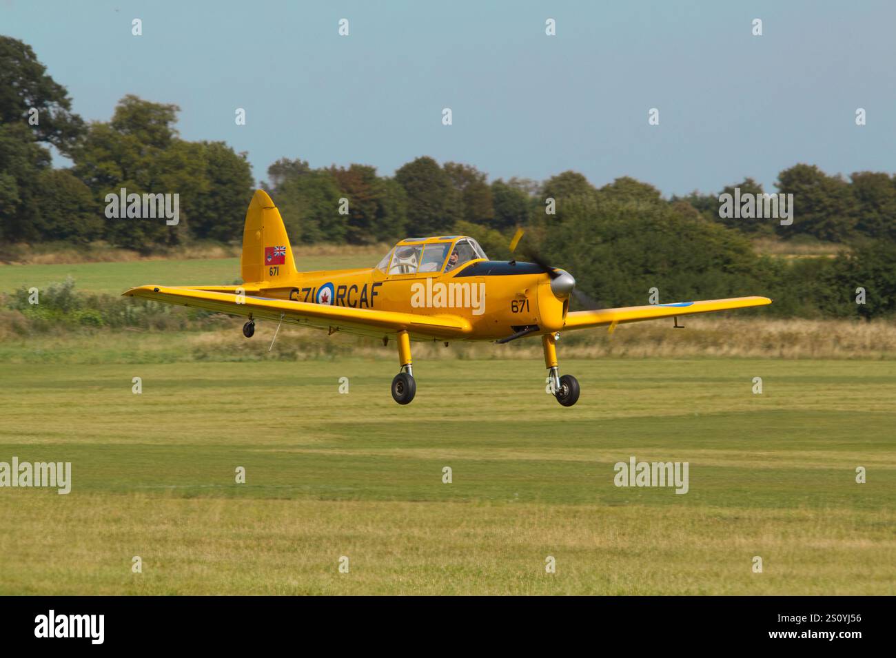 De Havilland, Canada, DHC-1, Chipmunk trainer aircraft, in flight Stock ...