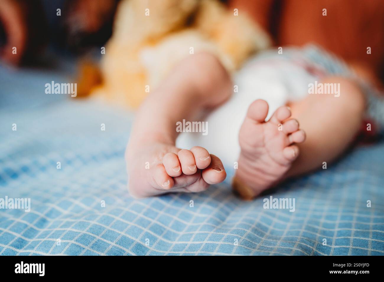 Newborn feet and toes at hospital Stock Photo - Alamy