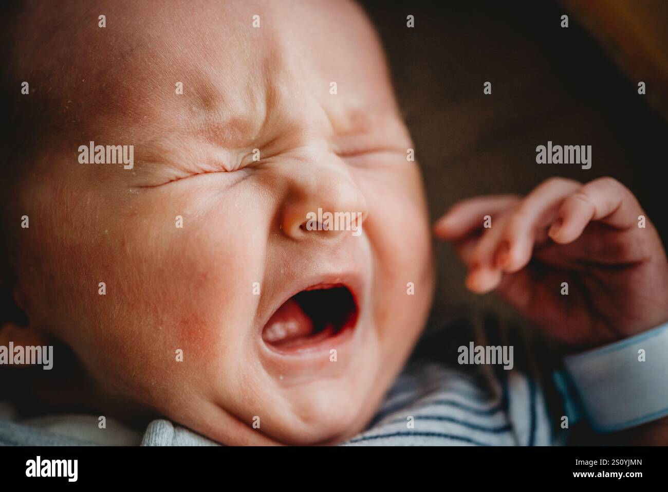 Brother and sister hugging and crying hi-res stock photography and ...