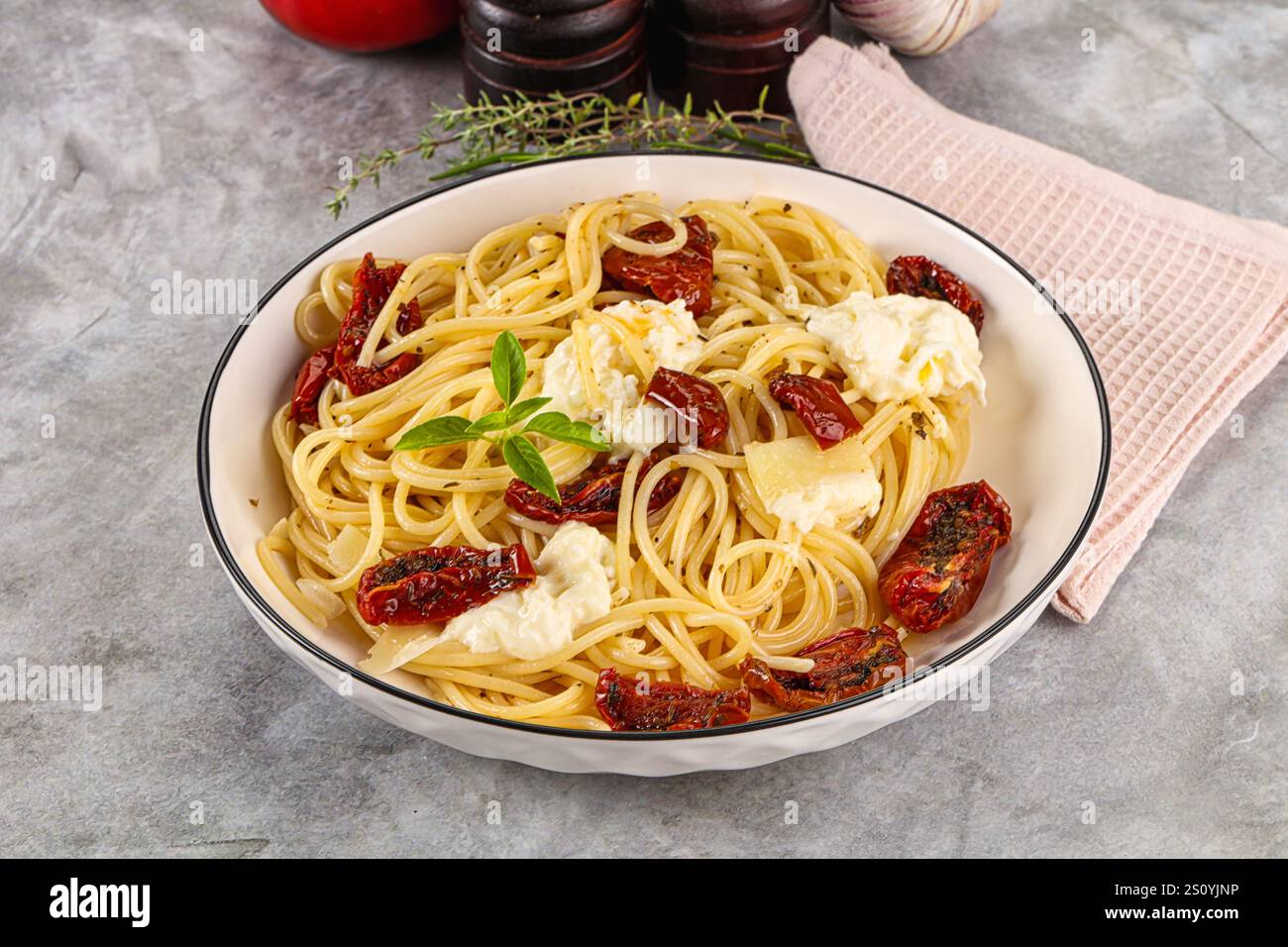 Italian pasta spaghetti with stracciatella and tomato Stock Photo - Alamy