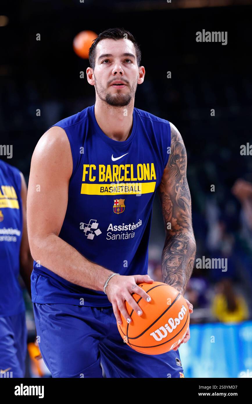 Guillermo Gustavo Willy Hernangomez Geuer of FC Barcelona warms up ...