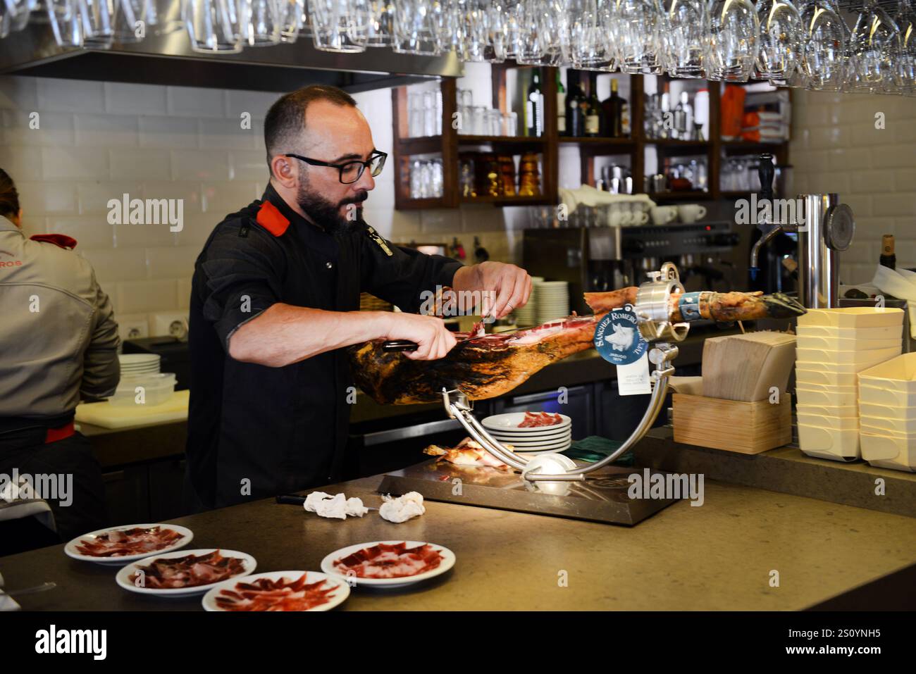 Cutting Jamon at the Can Ros restaurant in Barceloneta, Barcelona ...