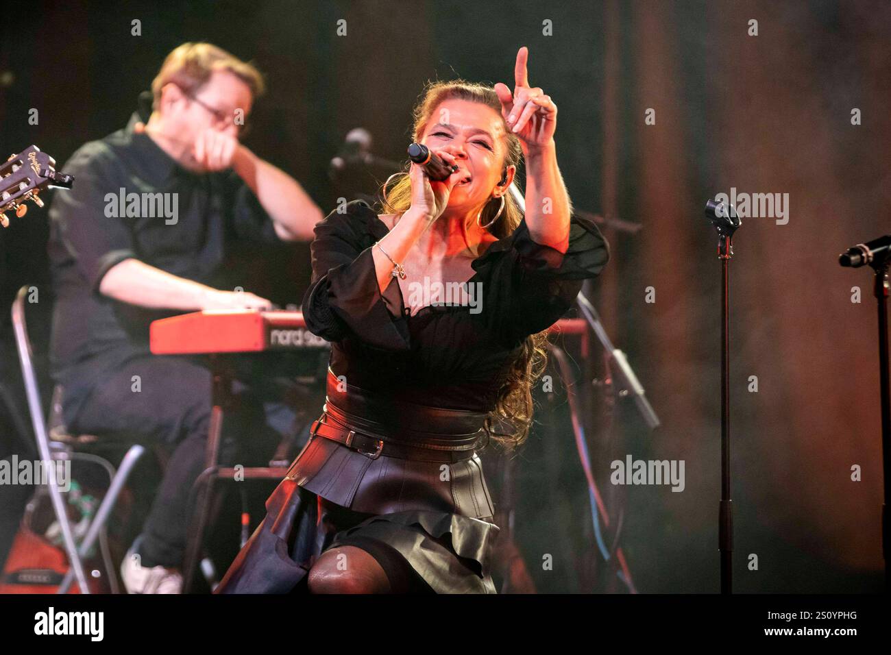 Julia Neigel von Silly live bei einem Konzert der elektroAkustik -Tour ...