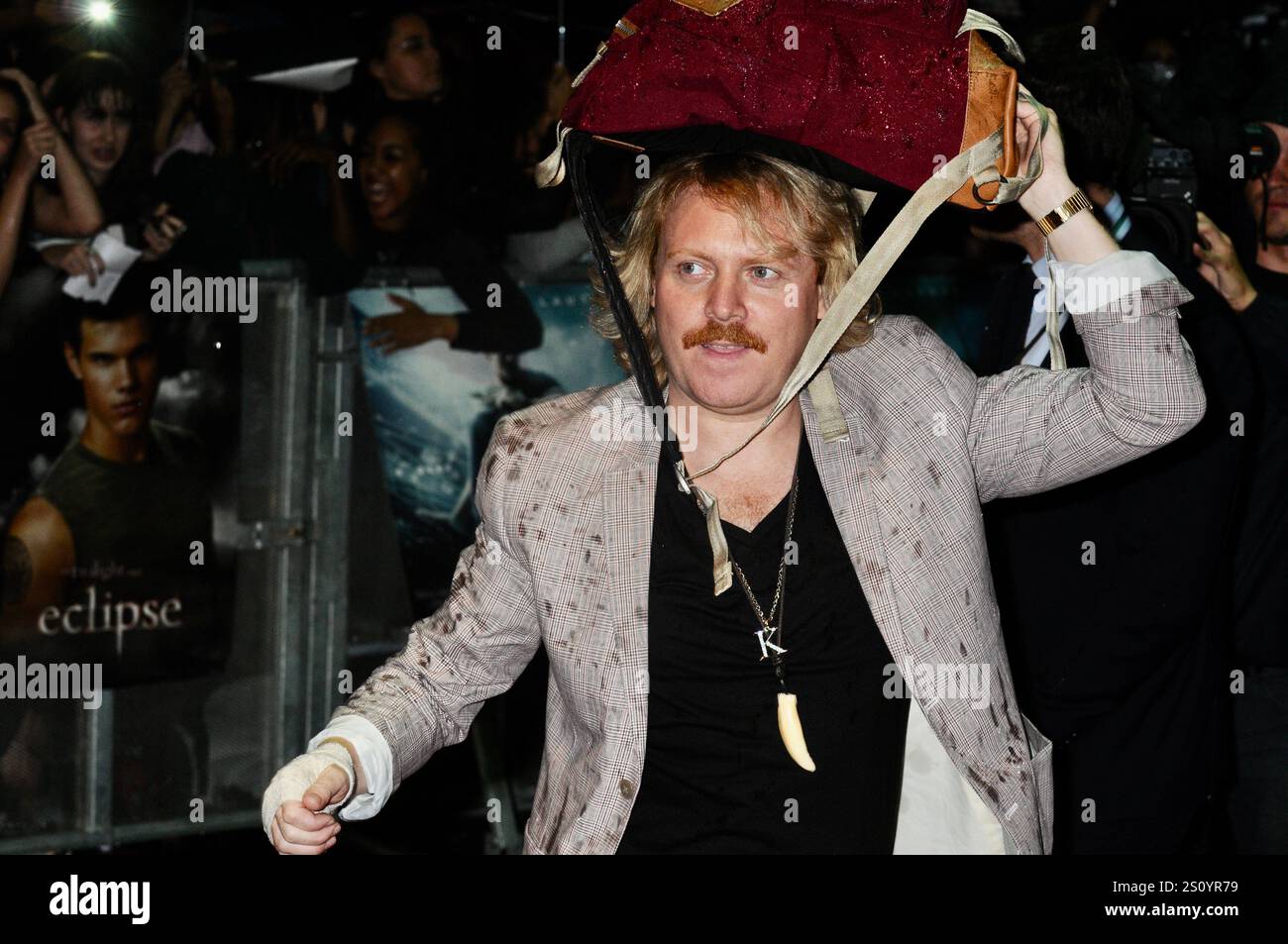 Celebs rain soaked hi-res stock photography and images - Alamy