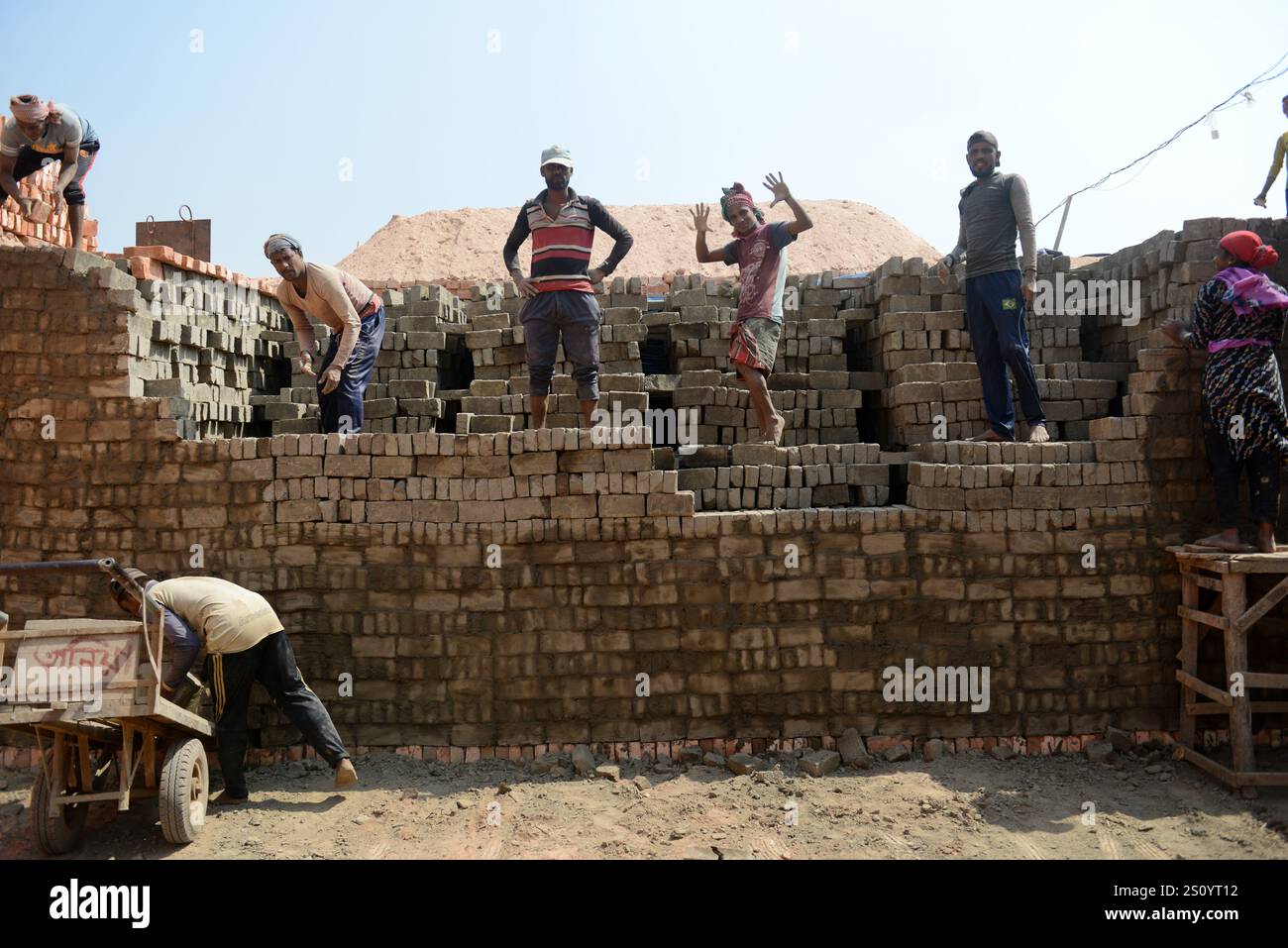 A Brick factory in the outskirts of Dhaka, Bangladesh Stock Photo - Alamy