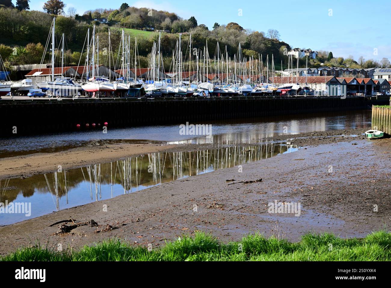Low tide on the river Dart at Baltic Wharf in Totnes, South Devon Stock ...