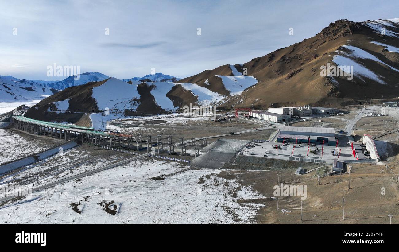 (241230) -- URUMQI, Dec. 30, 2024 (Xinhua) -- This aerial drone photo ...