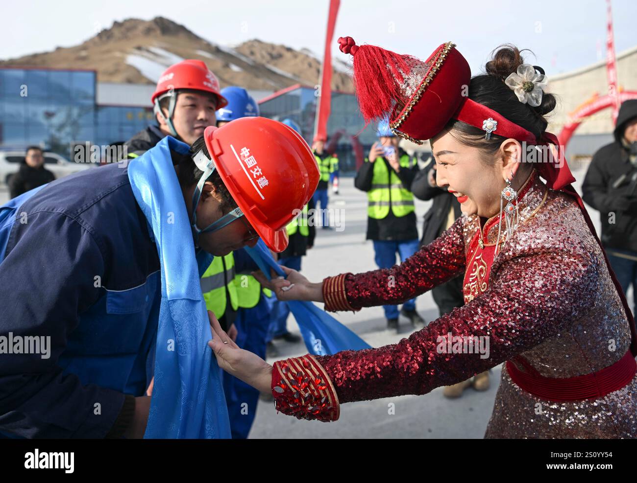 (241230) -- URUMQI, Dec. 30, 2024 (Xinhua) -- A performer from Hejing ...