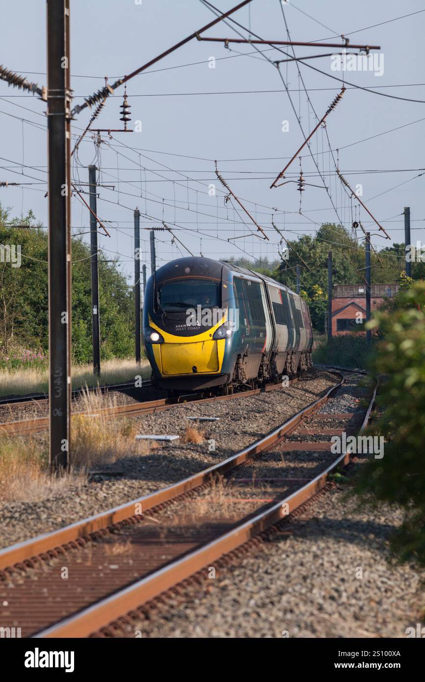 Avanti west coast Alstom tilting Pendolino train 390043 on the west ...