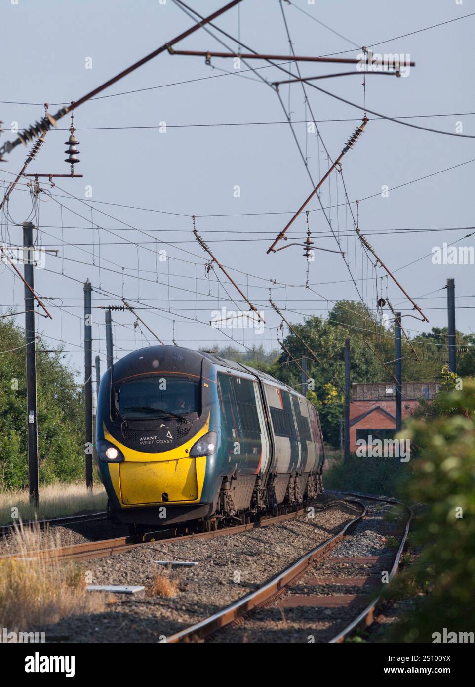 Avanti west coast Alstom tilting Pendolino train 390043 on the west ...